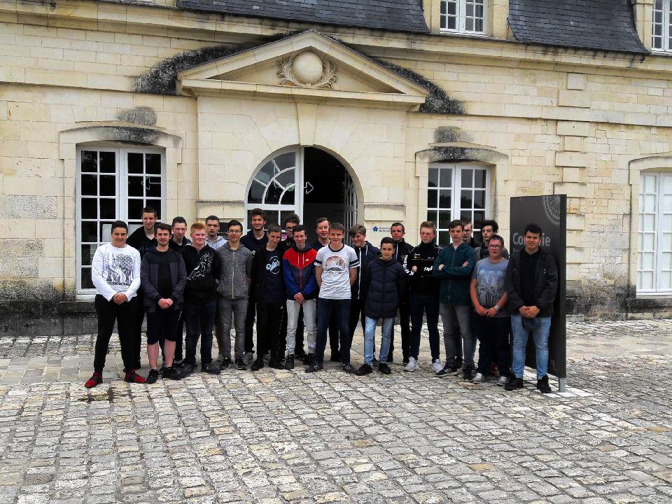 La classe des conducteurs revient de La Rochelle… - Lycée MEZEN